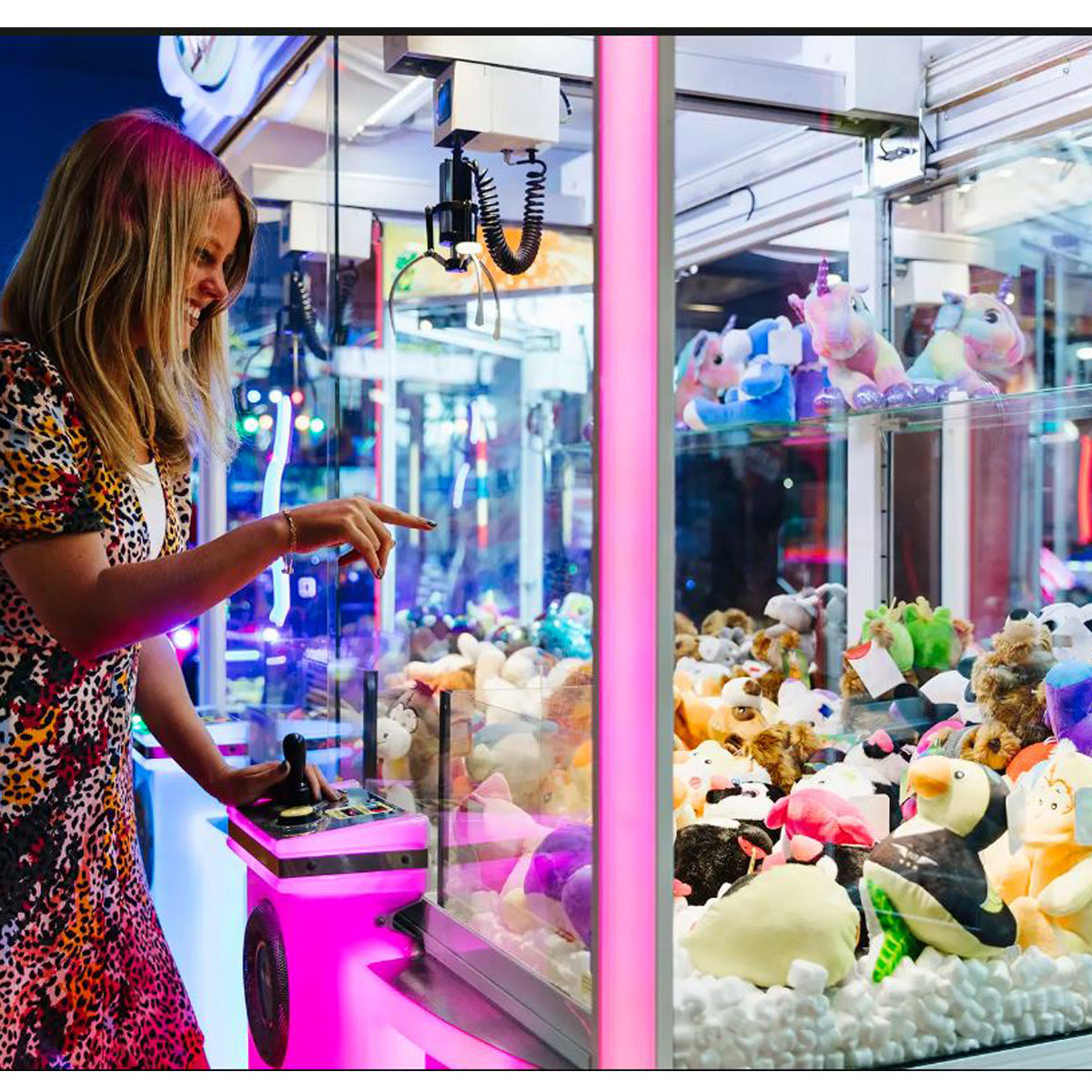 E-Claw 600 Three Player Claw Machine | Crane Machine | Gumball.com